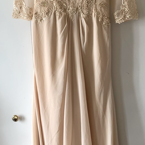 Terani Couture | Dresses | Nwt 548 Vm Collection Vneckline Beaded Lace ...